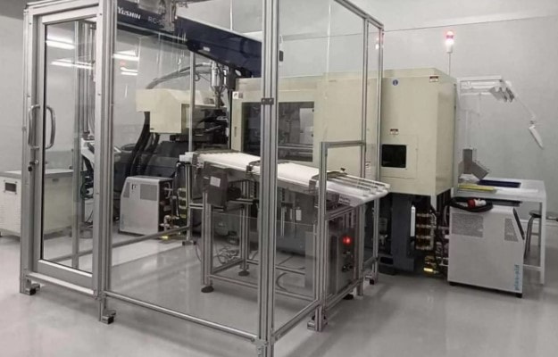 Plastic Injection Molding Clean Rooms | Plastic Medical Device Maker